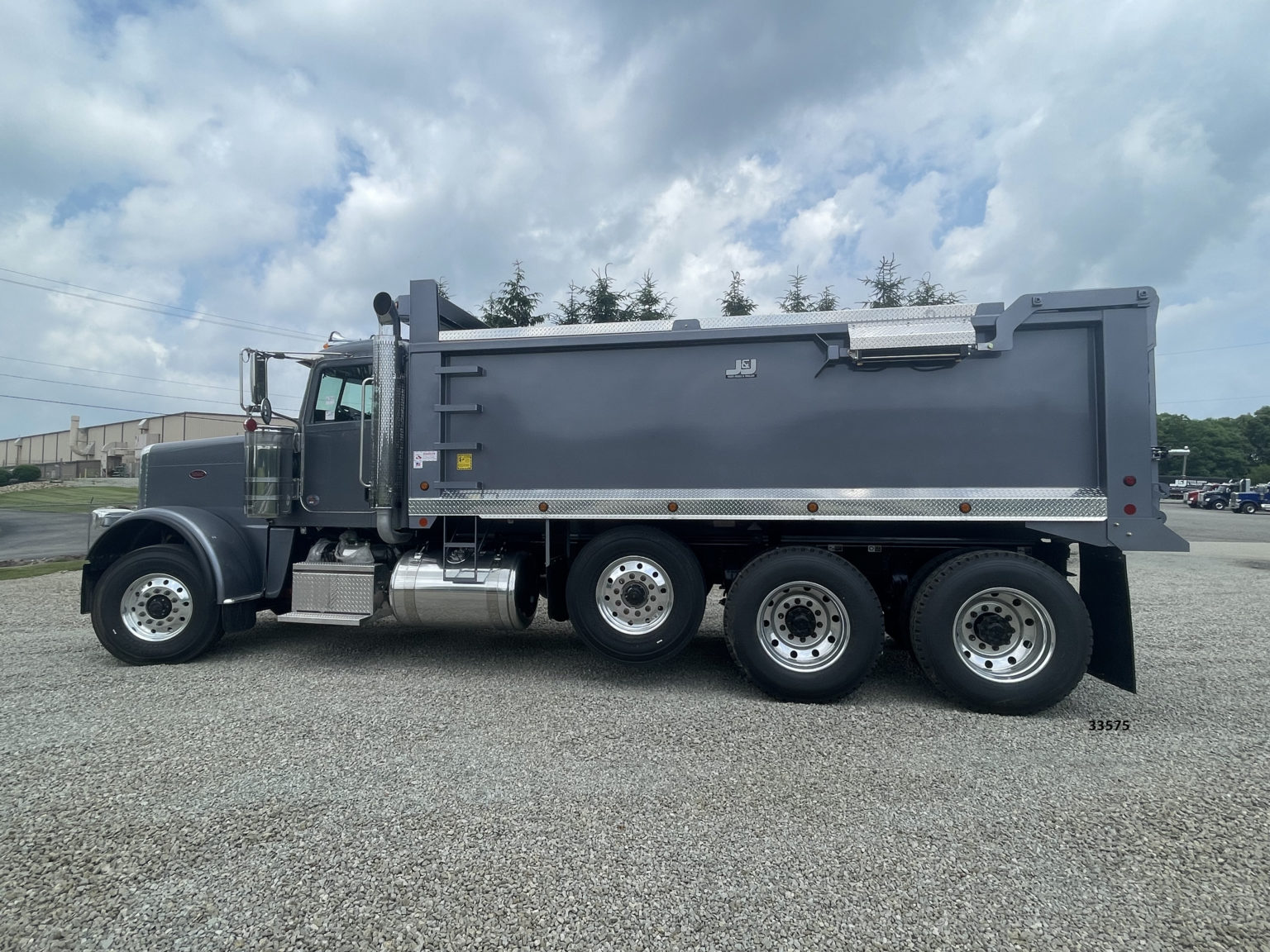 LWC Smoothside Steel Dump Bodies | J&J Trucks & Equipment